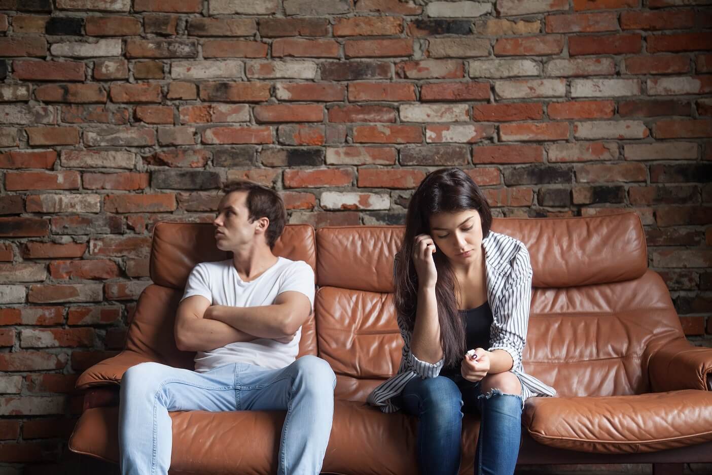 15 Sure-Fire Signs Your Husband Is Cheating (Physical & Subtle Signs)